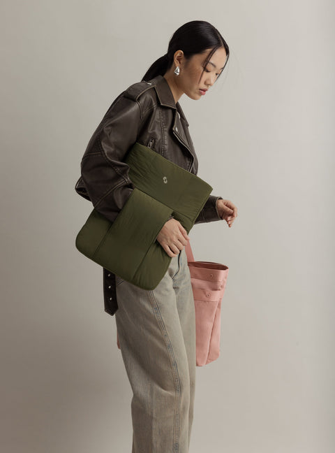 Laptop Pod 13.3" (Moss) – The Paper Bunny Philippines